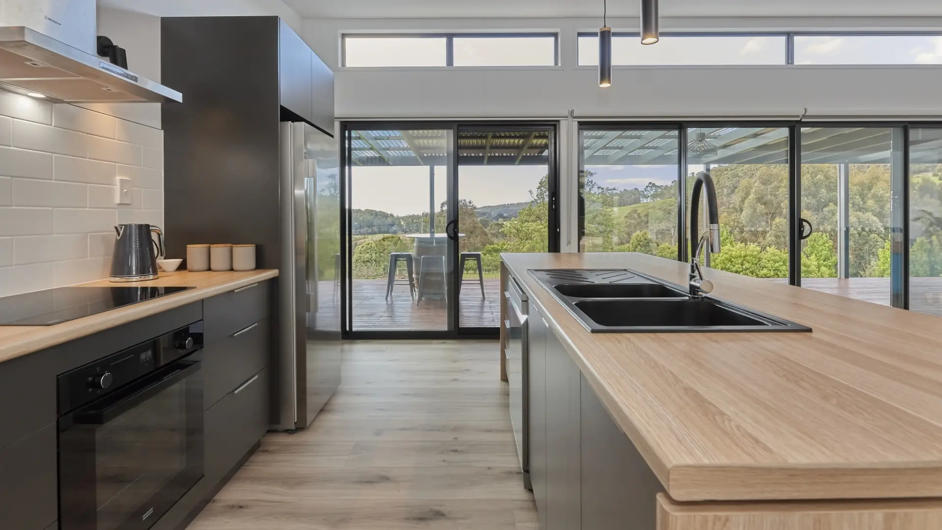 Stylish Apollo Home in Acacia Hills